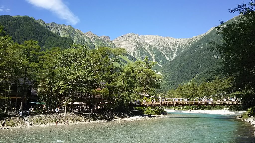 上高地 河童橋 | ハネムーンのことならベルツアー